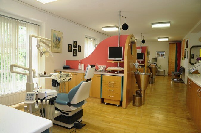 Özel ağız ve diş sağlığı klinikleri ve muayenehaneleri Dr. med. dent. Katharina Kammerlander-Abele, Steiermark, foto