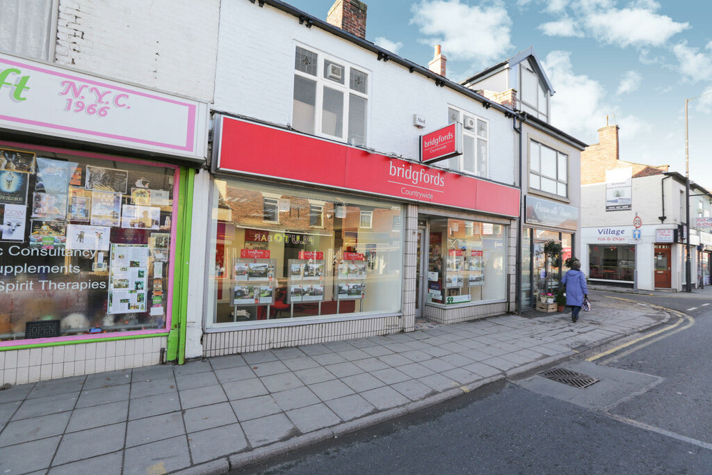 Arazi dizisi Bridgfords Sales and Letting Agents Hazel Grove, İngiltere, foto