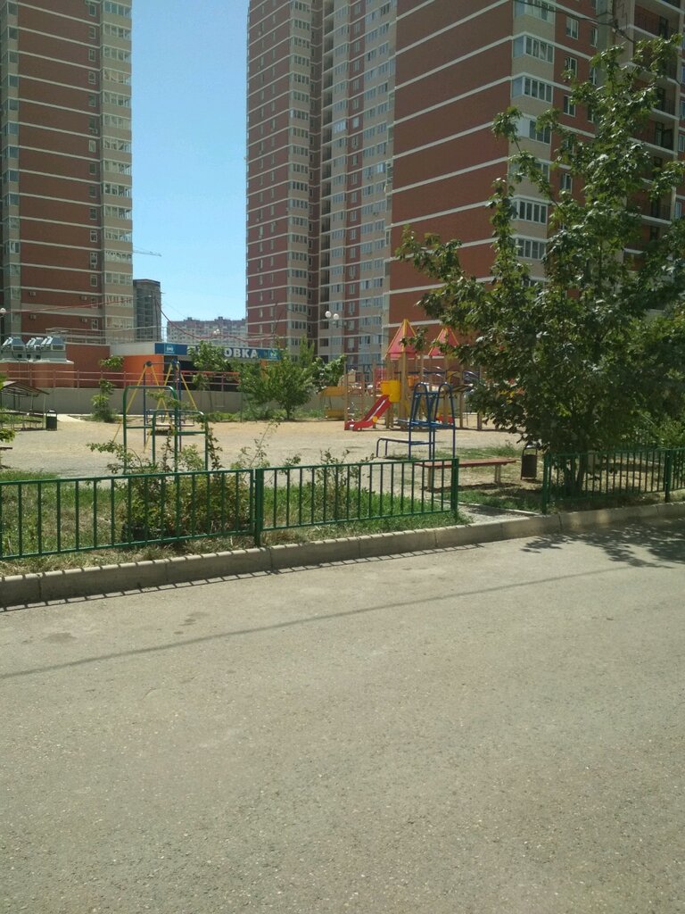 Oyun alanı Playground, Krasnodar, foto