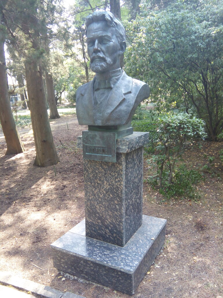 Anıt, heykel А.П. Чехов, Kırım Cumhuriyeti, foto