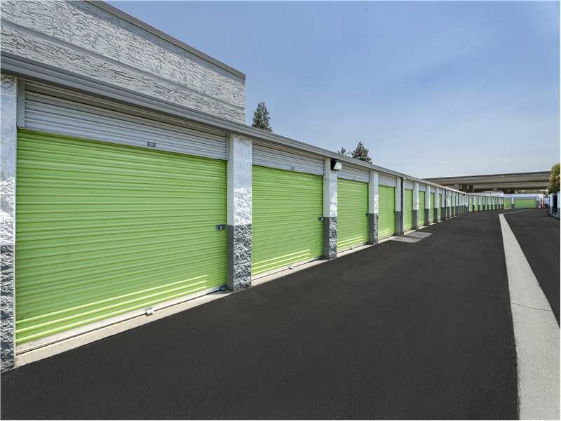 Karavan Extra Space Storage, Concord, foto