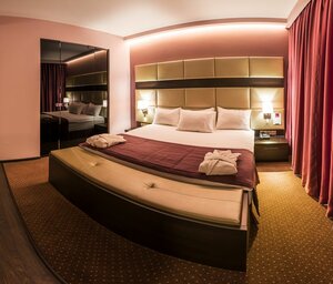 Bartolomeo Best River Resort (Naberezhna Peremohy Street No:9Б), otel  Dnepropetrovsk'tan