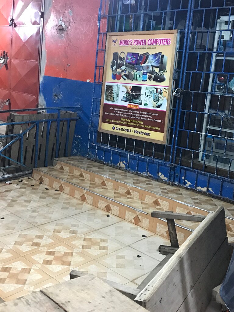 Bilgisayar aksesuarları Moro’s Power Computers, Akra, foto