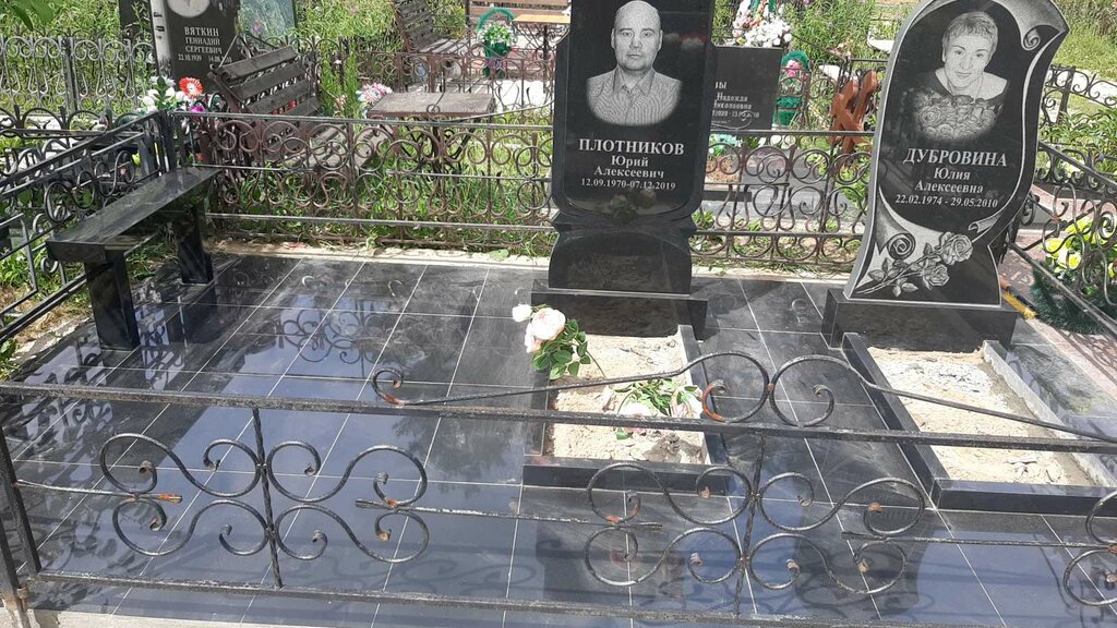 Heykel ve mezarlık taşı üreticileri Камень памяти, Tiumen, foto