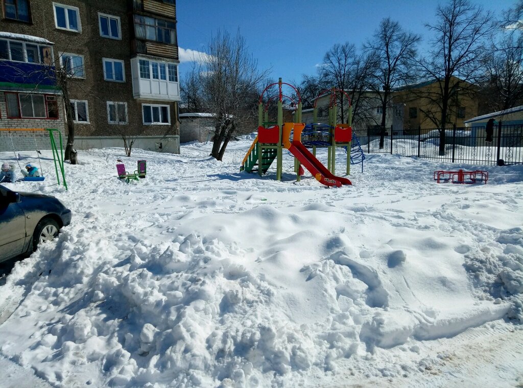 Oyun alanı Детская площадка, Ufa, foto