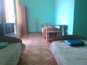 Риф гостевой дом (улица 3-го Интернационала No:14А), otel  Feodosya'dan (Kefe'den)