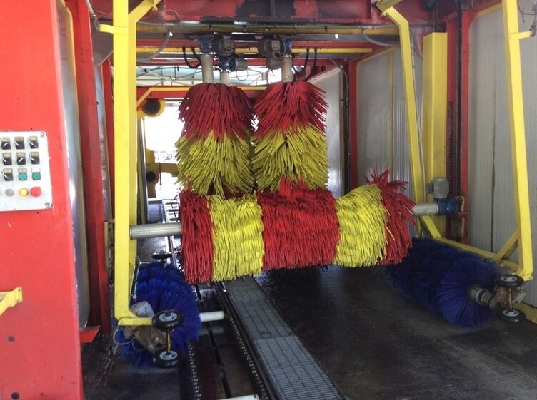 Oto yıkama Autolavaggio Sempione, Lombardiya, foto