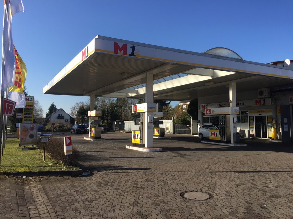 Otogaz dolum istasyonu M1 Fuhrberg, Aşağı Saksonya, foto
