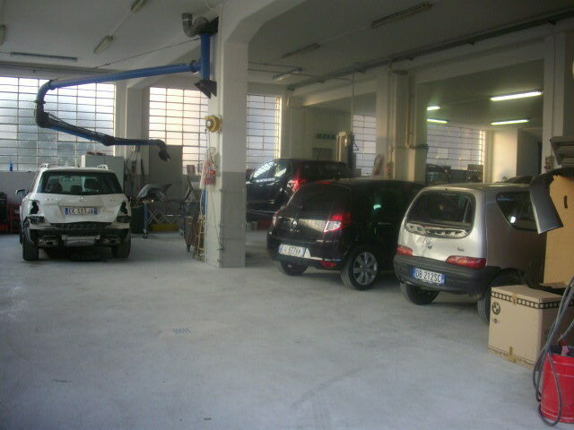 Otomobil servisi Carrozzeria Canova, Asti, foto