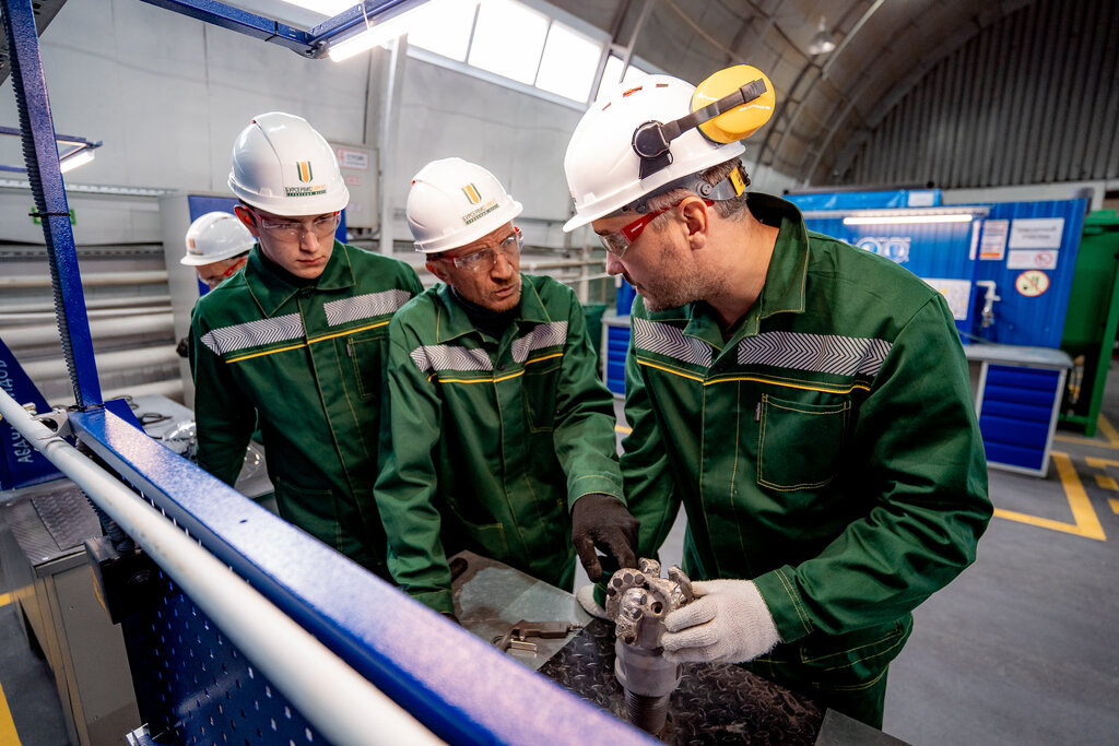 Sondaj ekipmanları firmaları Бурсервис Сургут, Surgut, foto