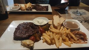 Meat Bar Vilka (Saken Seifullin Avenue No:470), kafe  Almatı'dan