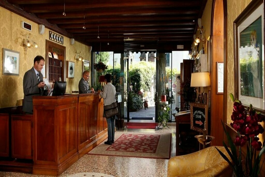 Otel Pensione Accademia - Villa Maravege, Venedik, foto