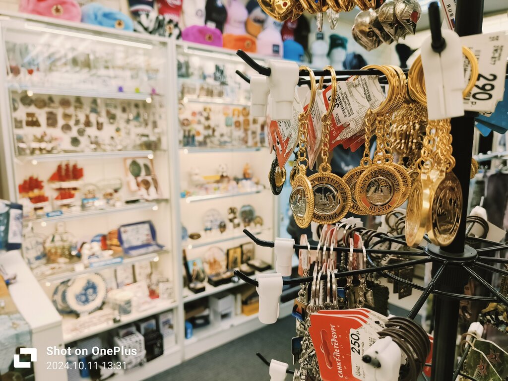 Hediyelik eşya mağazaları Souvenirs, Saint‑Petersburg, foto