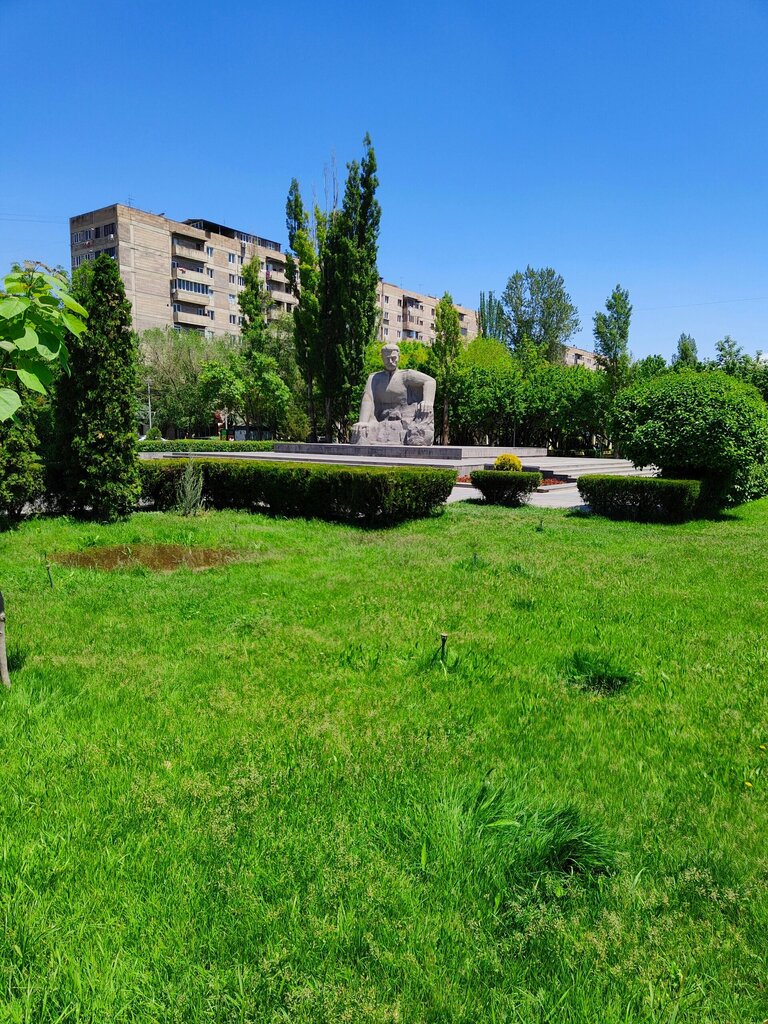 Anıt, heykel Zoravar Andranik, Erivan, foto