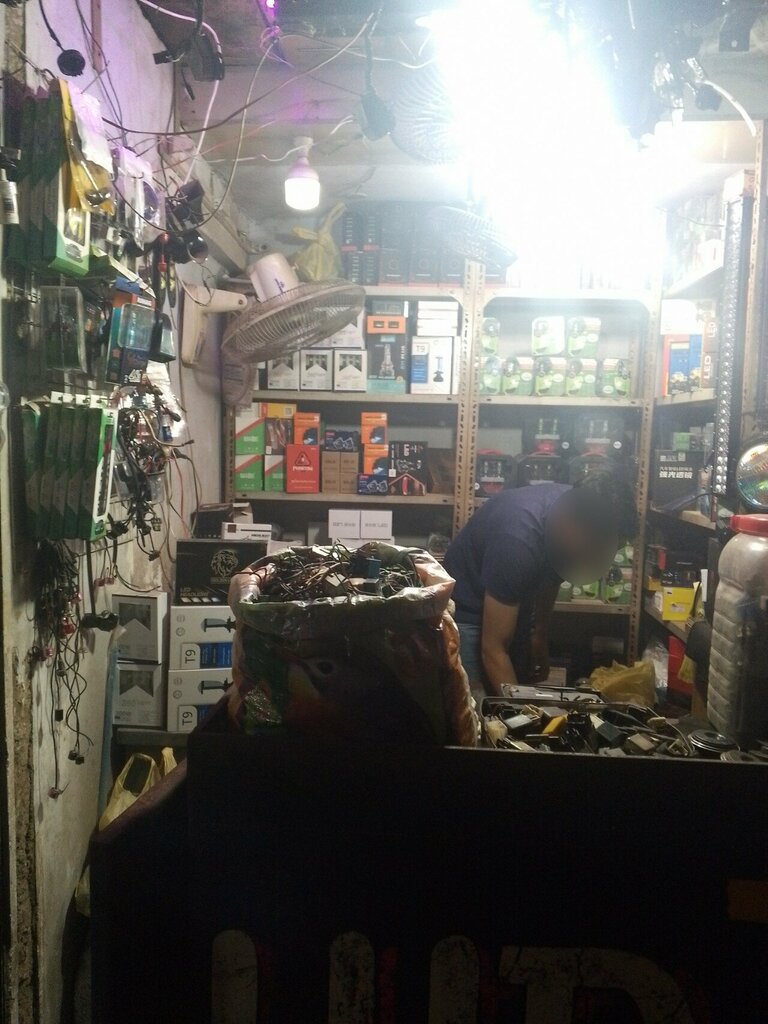 Otomobil satış galerileri Kitmeer Autos, Karaçi, foto