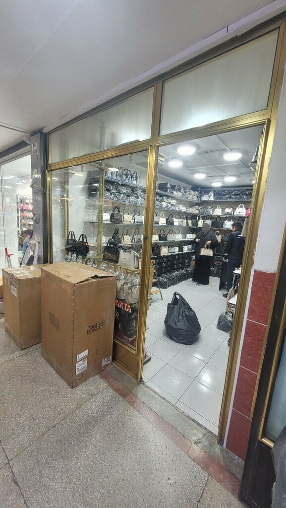 Giyim mağazası Yaka Çanta, İstanbul, foto