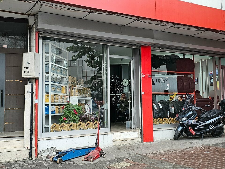 Jant ve lastikçiler Power Oto Lastik, İstanbul, foto