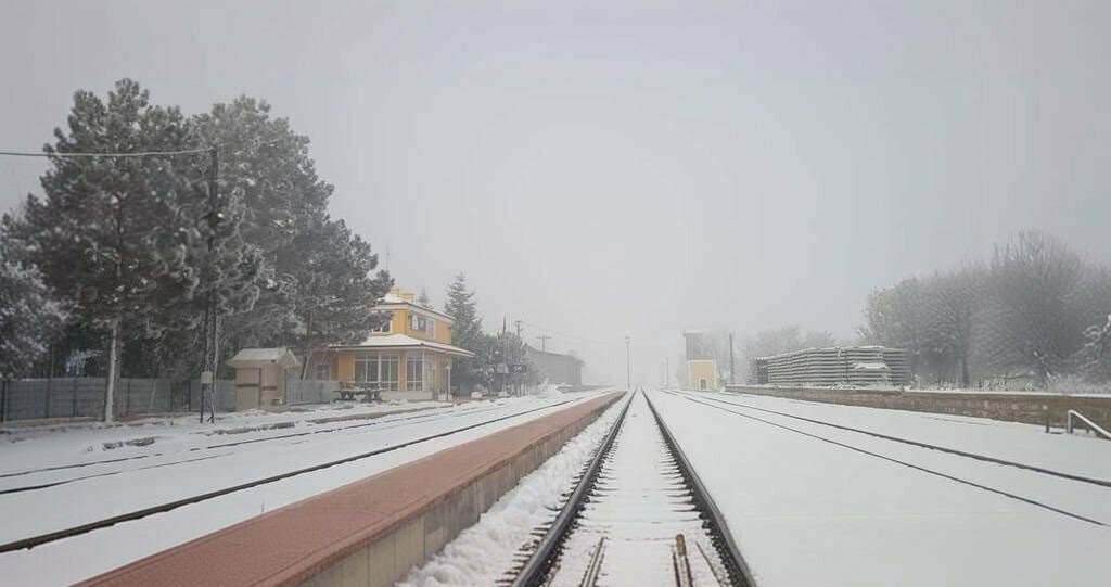 Tren istasyonu Çay Tren İstasyonu, Çay, foto
