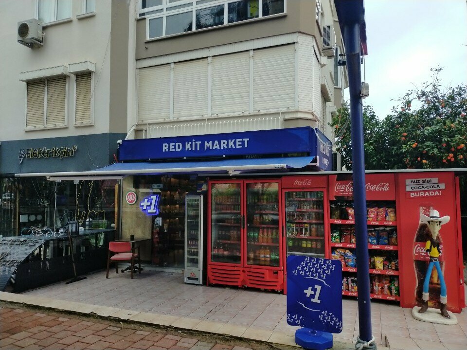 Market Red Kit Market, Antalya, foto
