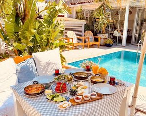 Katre Kahvaltı (İzmir, Çeşme, Alaçatı Mah., İnönü Cad., 77), kafe  Çeşme'den
