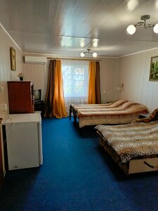 Gostevoy dom Lazurny (Vishnyovy pereulok No:1А, stanitsa Golubitskaya), otel  Krasnodarski krayından