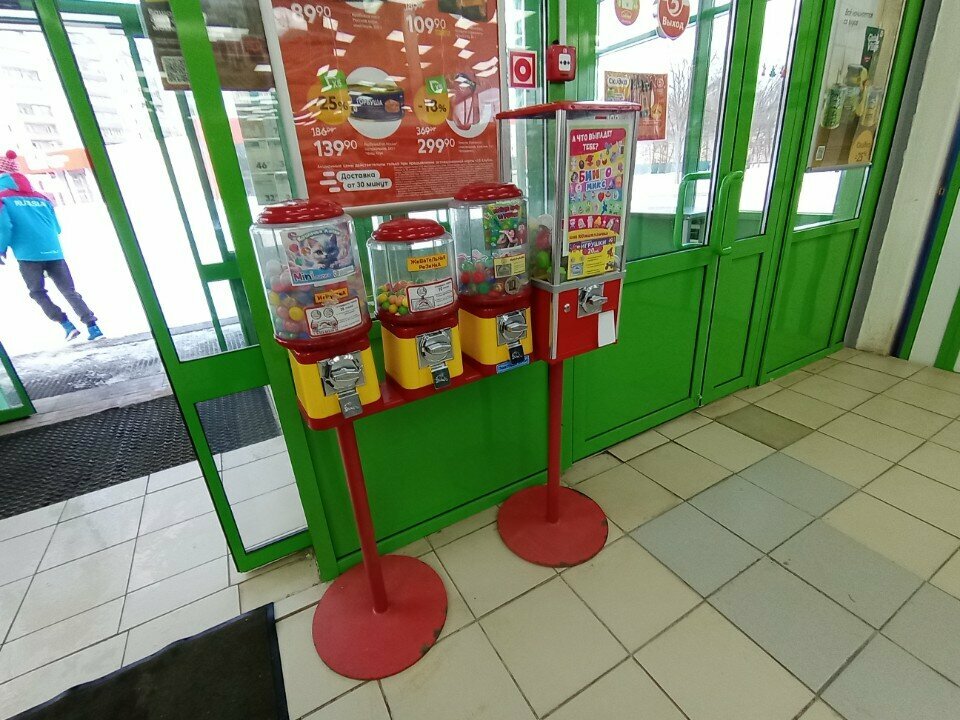 Otomat makinaları firmaları Вендинговый автомат, Kirovo‑Chepetsk, foto