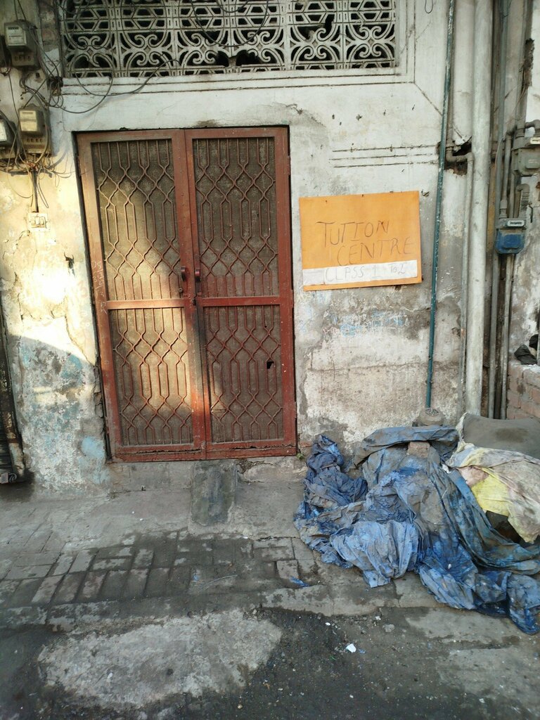 Takasbank Tution center, Lahor, foto