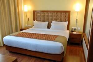 Cambay Sapphire (State of Telangana, Mahabubabad District, Kesamudram mandal, Village of Kalwala, Hamlet of Gandhinagar), otel  Gandhinagar'dan