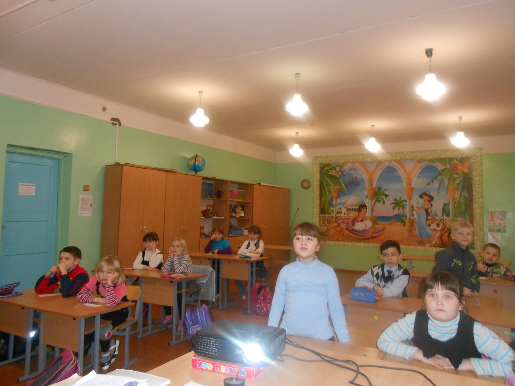 Ortaokul Kudeverskaya Srednyaya Obshcheobrazovatelnaya shkola, Pskovskaya oblastı, foto