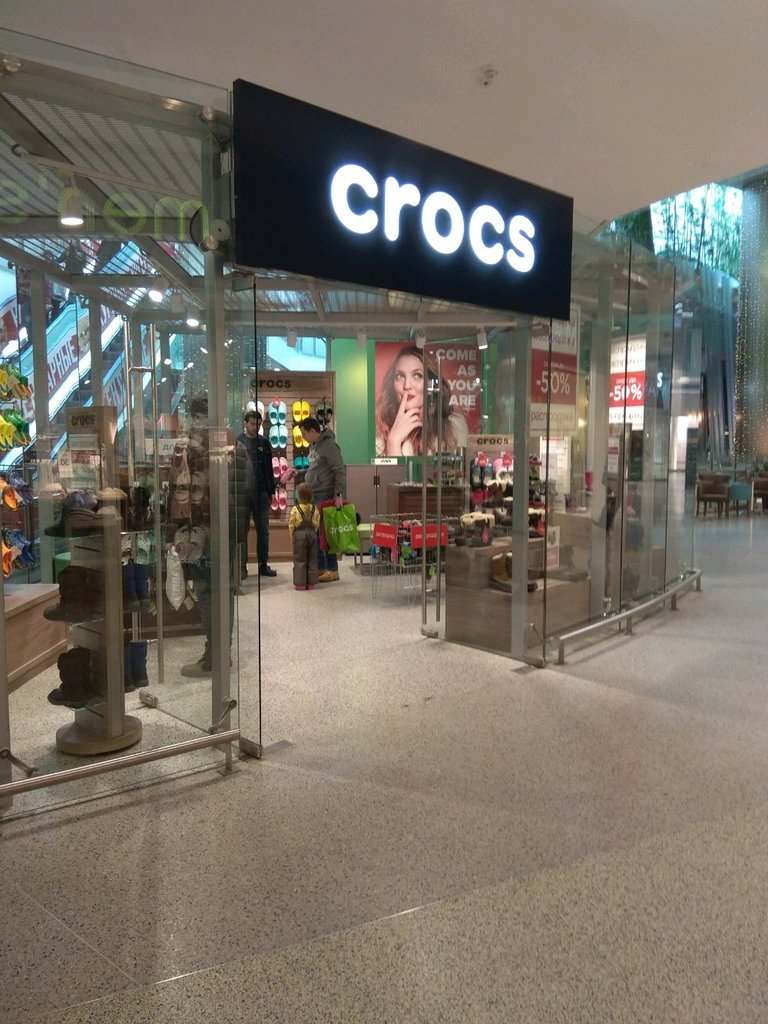 Ayakkabı mağazaları Crocs, Moskova, foto
