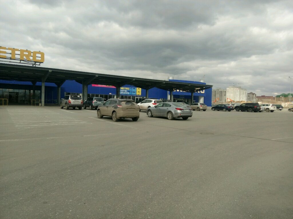 Otoparklar Parking lot, Omsk, foto
