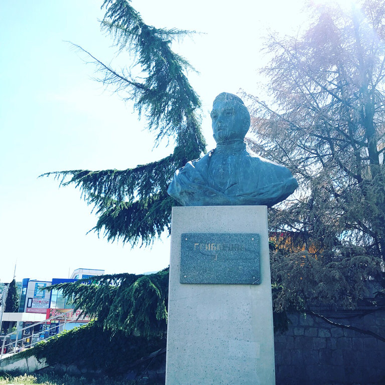 Anıt, heykel А.С. Грибоедов, Aluşta, foto