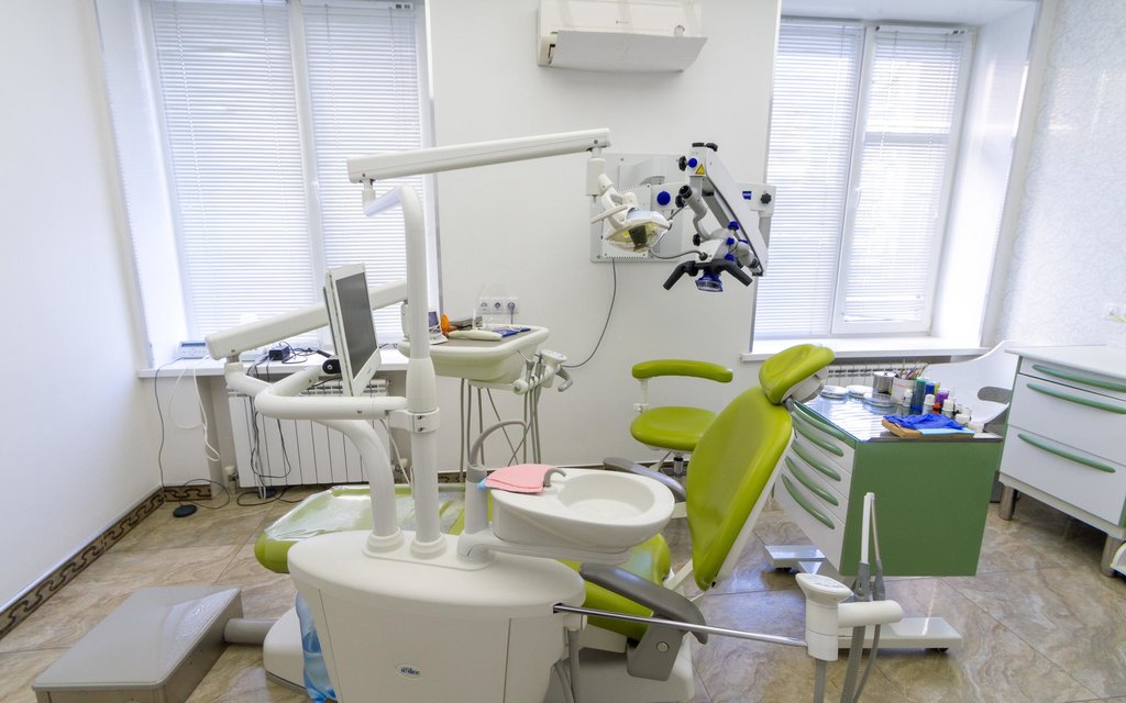 Özel ağız ve diş sağlığı klinikleri ve muayenehaneleri Stomatologicheskij centr, Engels, foto