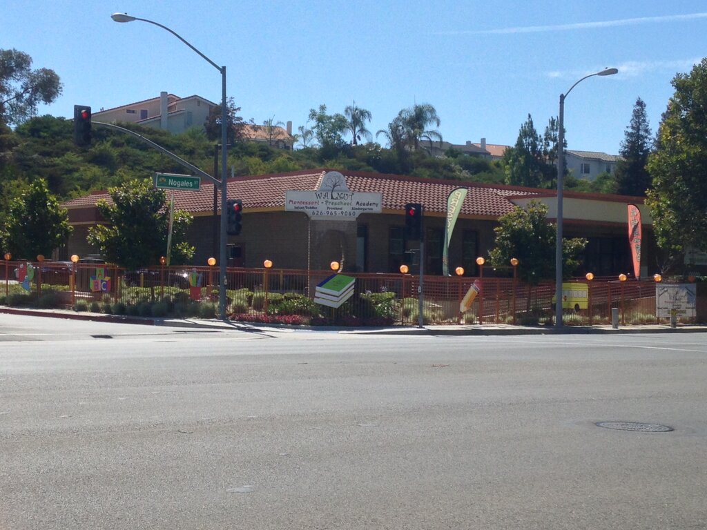 Ortaokul Walnut Montessori-Preschool Academy, Batı Covina, foto