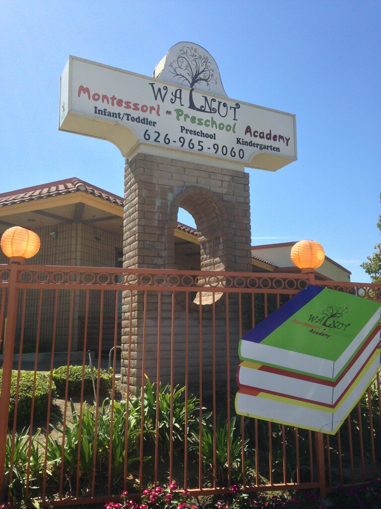 Ortaokul Walnut Montessori-Preschool Academy, Batı Covina, foto