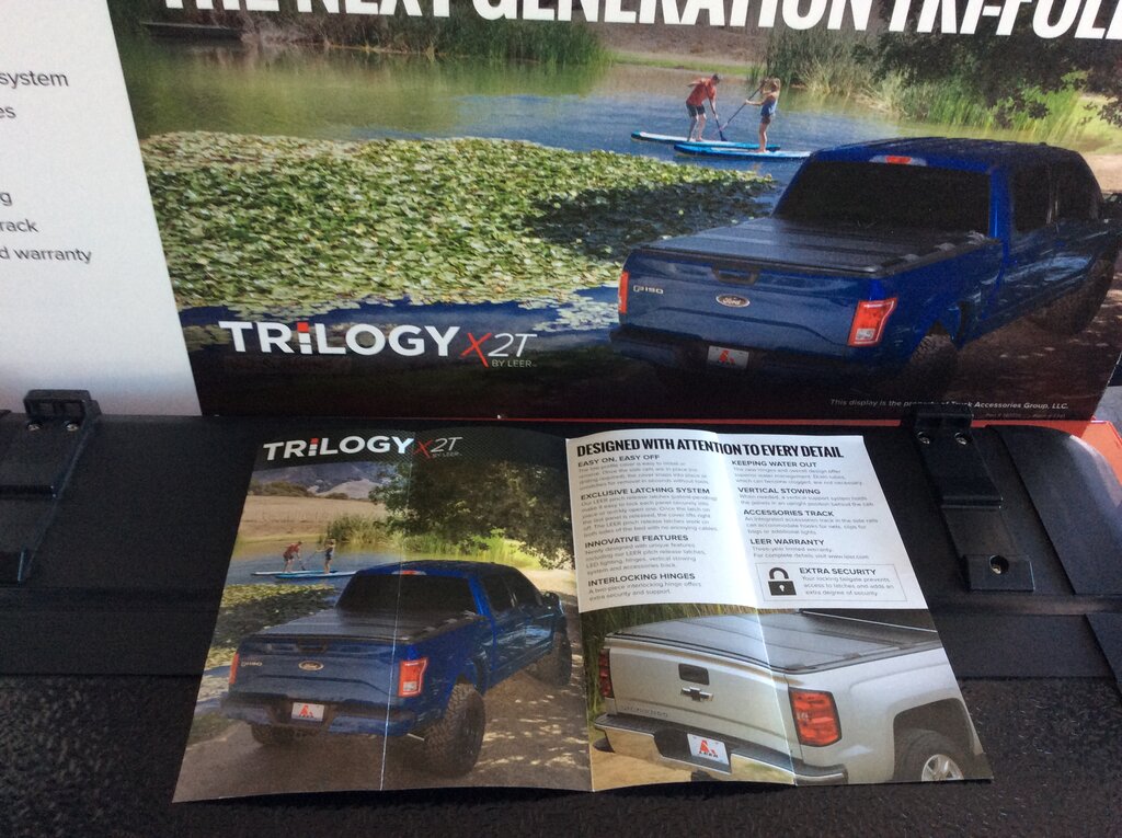 Oto aksesuarları La Camper Shells and Truck Accesories, Downey, foto