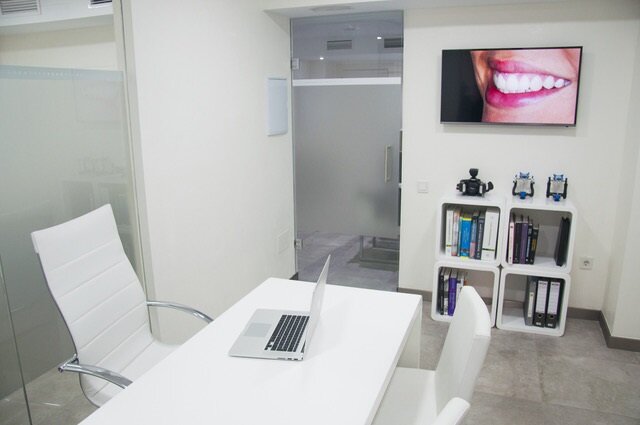 Özel ağız ve diş sağlığı klinikleri ve muayenehaneleri Estudio Dental Alias Quadros, Endülüs, foto