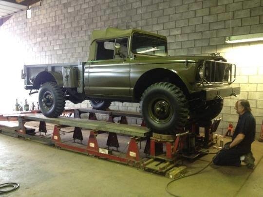 Oto kaporta Suspension Shop Inc, Omaha, foto