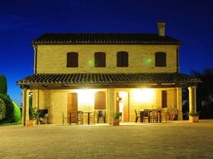 Il Casale (Contrada Chiaravalle 39,62010 Treia,Macerata,), otel  Marche'den