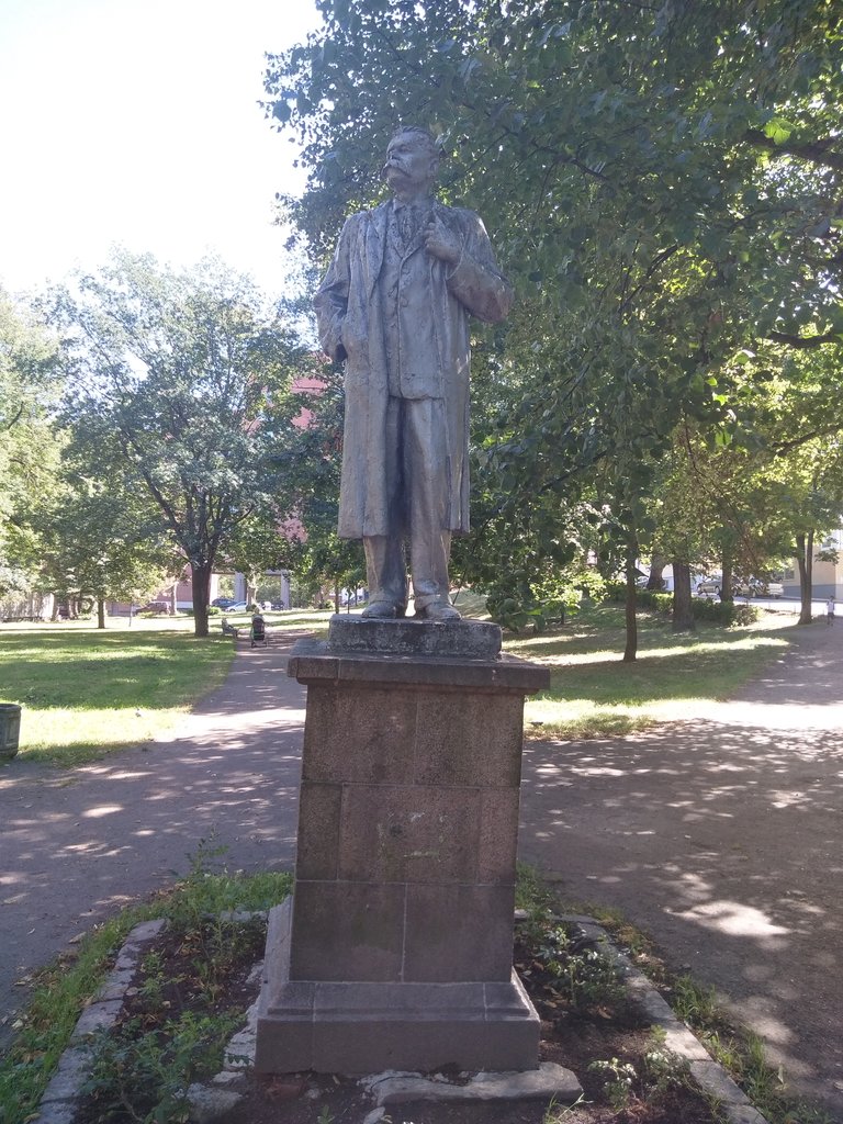 Anıt, heykel М. Горький, Vyborg, foto