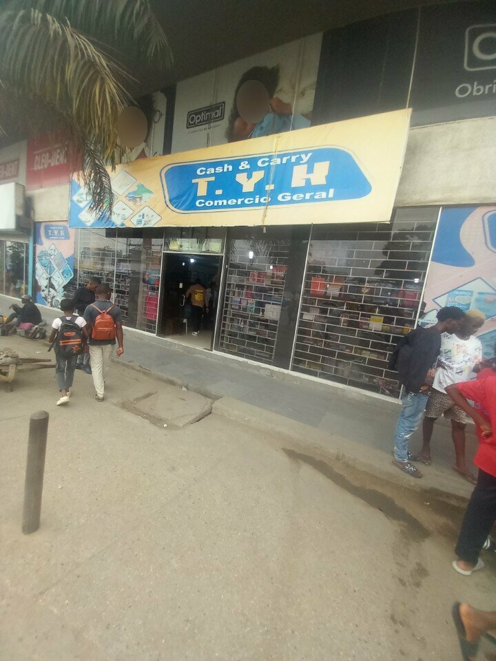 Market T.Y.K, Loanda, foto