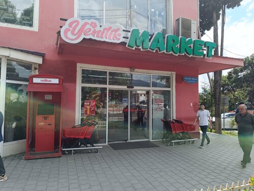 Alışveriş merkezleri Yenilik, Şeki, foto