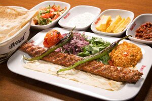 Numan Usta Kebap ve Döner (Burmalı Mah., 22. Sok., No:10, Merkez, Afyonkarahisar), kafe  Afyonkarahisar'dan