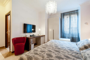 La Dolce Vita Barberini (Piazza Barberini No:49), otel  Roma'dan