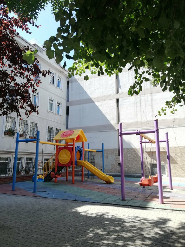 Çocuk oyun ekipmanları Keyci Hatun Parkı, İstanbul, foto