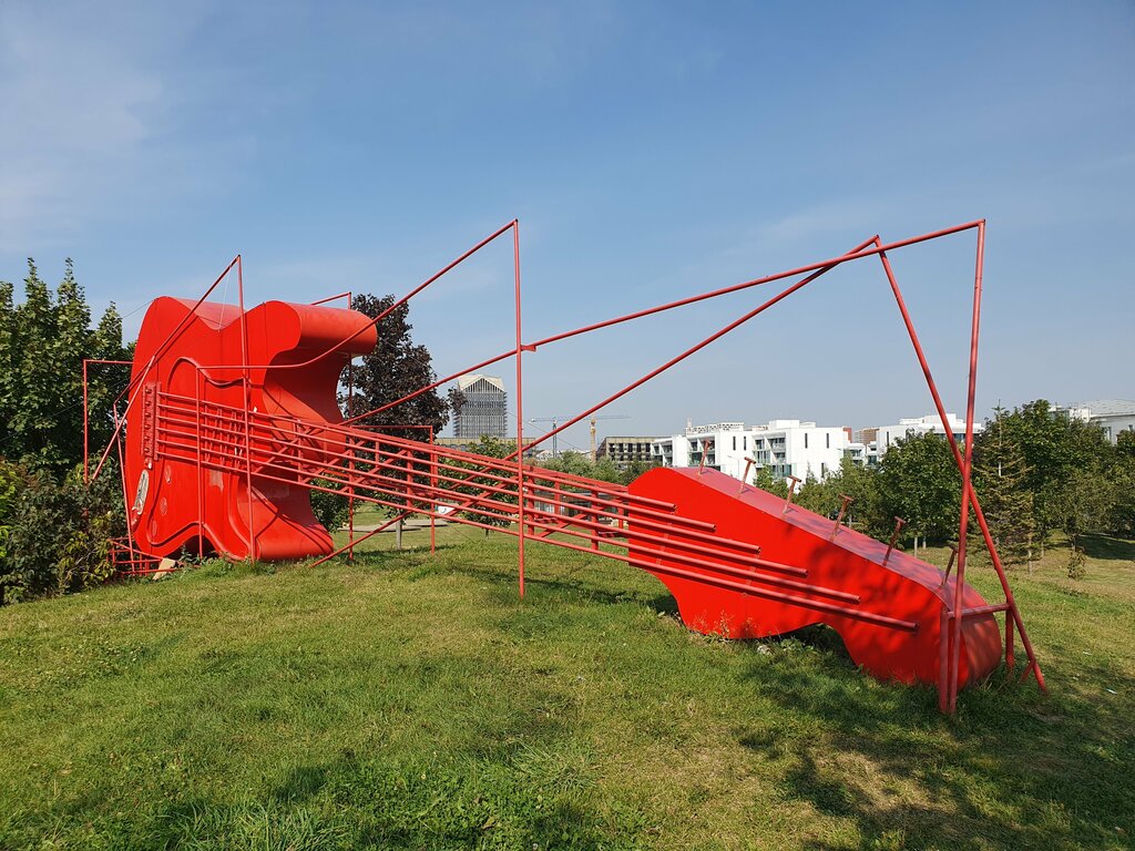 Park, sokak heykeli Гитара, Moskova, foto
