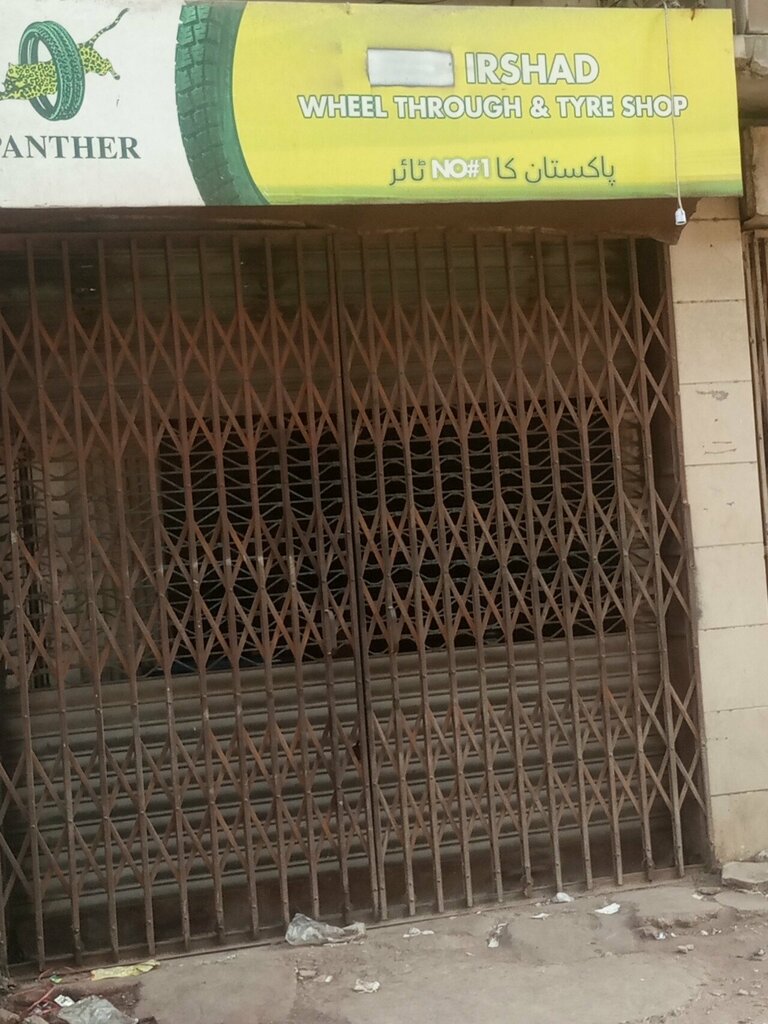 Jant ve lastikçiler Irshad wheel through and tyre shop, Karaçi, foto