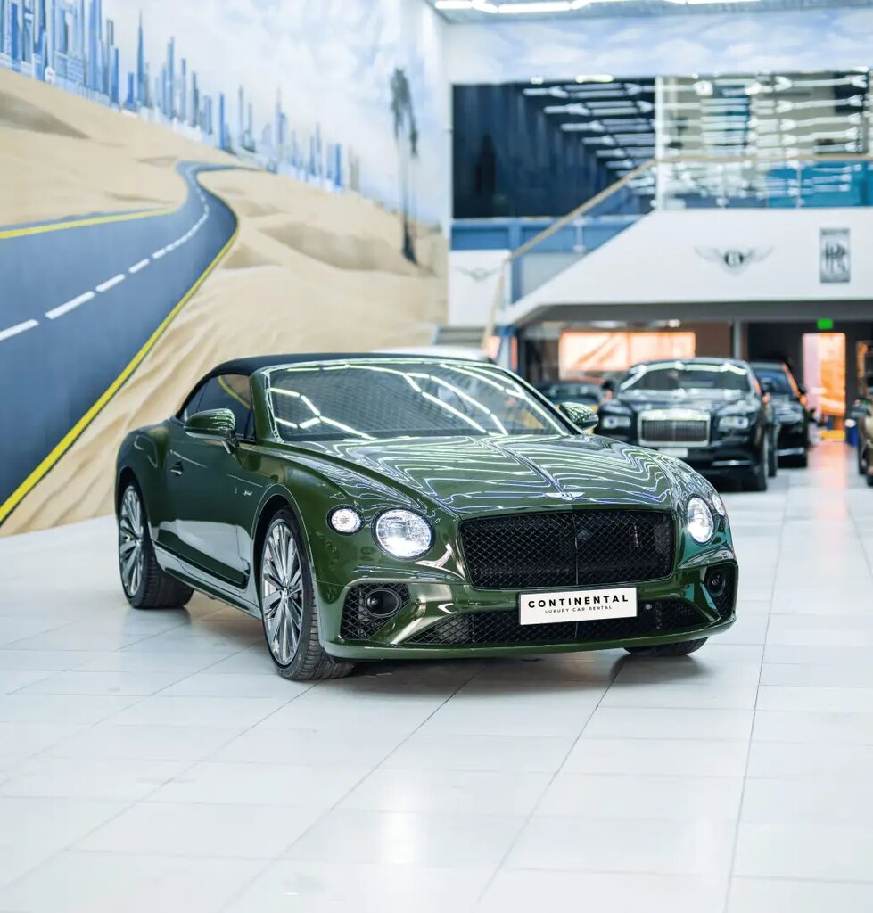 Oto kiralama Continental Luxury Car, Dubai, foto