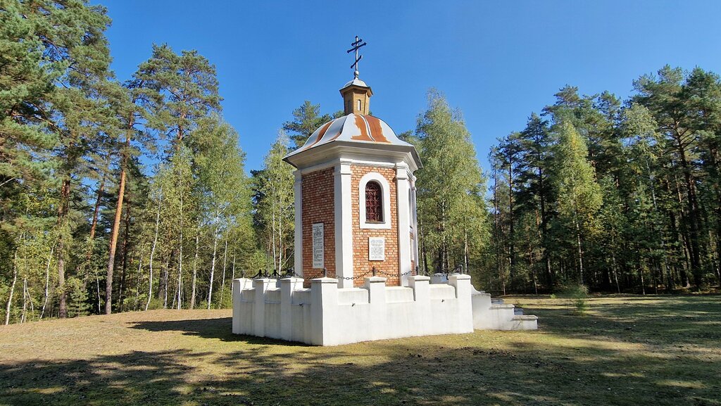 Şapel, haç anıtı Часовня Александра Невского, Brestskaya oblastı, foto