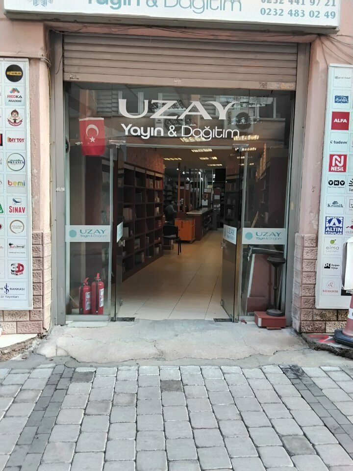Yayınevleri, yayıncılar Uza Yayın Dağıtım, İzmir, foto